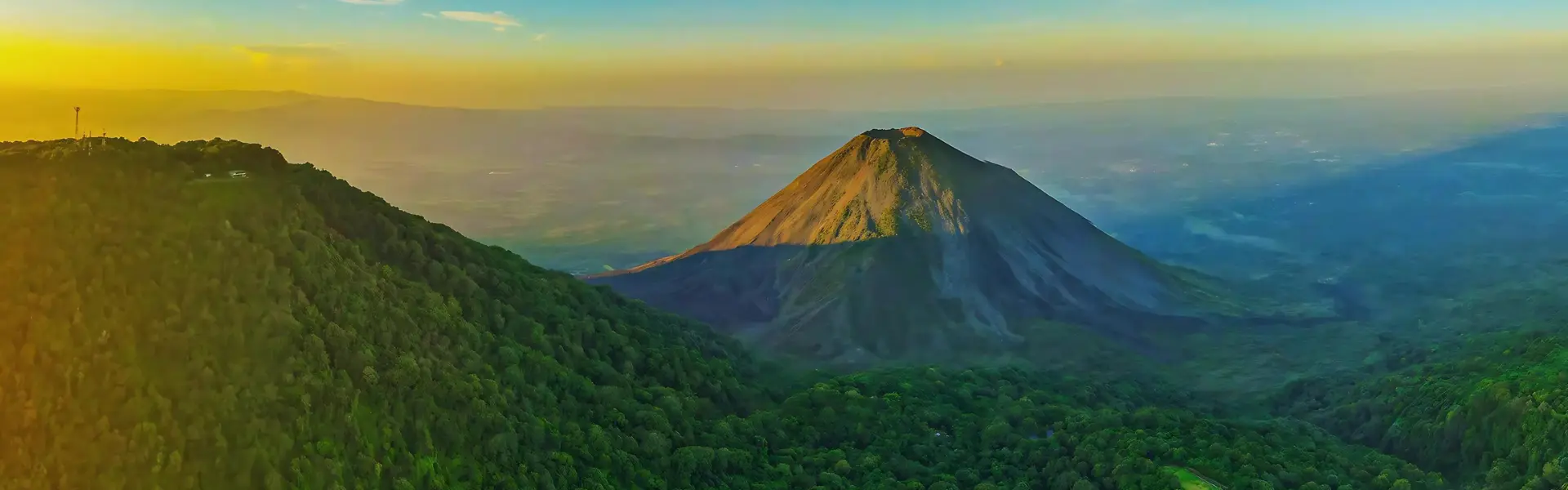 Cenizas de Izalco | Claribel Alegría / Darwin J. Flakoll | Club de la Buena Estrella